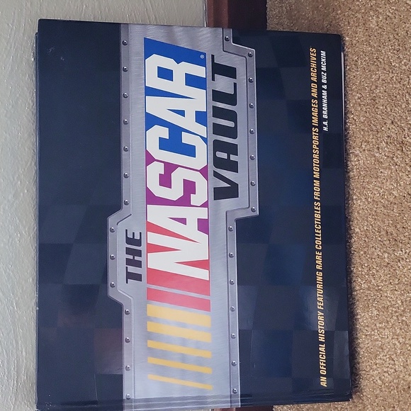 Chronicle Books, LLC | Accents | The Nascar Vault Book 206 Edition 92 ...